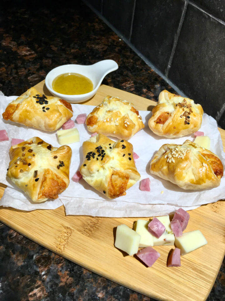 Easy Ham and Cheese Puffs - fed by sab